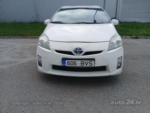 Balts Toyota Prius 2010 Tallina, ar dzinēja tilpumu 1.80 L un nobraukumu 246 tūkst. km par 4900 €, foto 4 vietnē AUTOMOTO.COM.LV