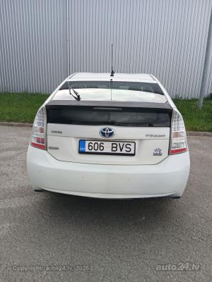 Balts Toyota Prius 2010 Tallina, ar dzinēja tilpumu 1.80 L un nobraukumu 246 tūkst. km par 4900 €, foto 6 vietnē AUTOMOTO.COM.LV