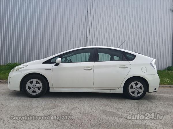 Balts Toyota Prius 2010 Tallina, ar dzinēja tilpumu 1.80 L un nobraukumu 246 tūkst. km par 4900 €, foto 6 vietnē AUTOMOTO.COM.LV
