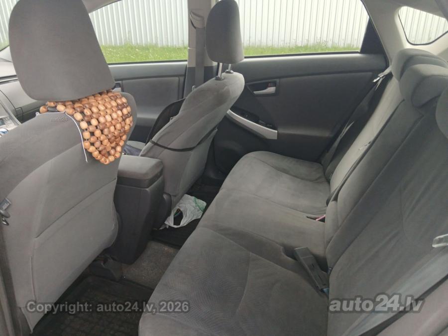 Balts Toyota Prius 2010 Tallina, ar dzinēja tilpumu 1.80 L un nobraukumu 246 tūkst. km par 4900 €, foto 8 vietnē AUTOMOTO.COM.LV