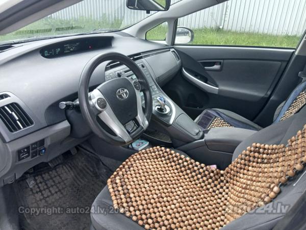 Balts Toyota Prius 2010 Tallina, ar dzinēja tilpumu 1.80 L un nobraukumu 246 tūkst. km par 4900 €, foto 8 vietnē AUTOMOTO.COM.LV