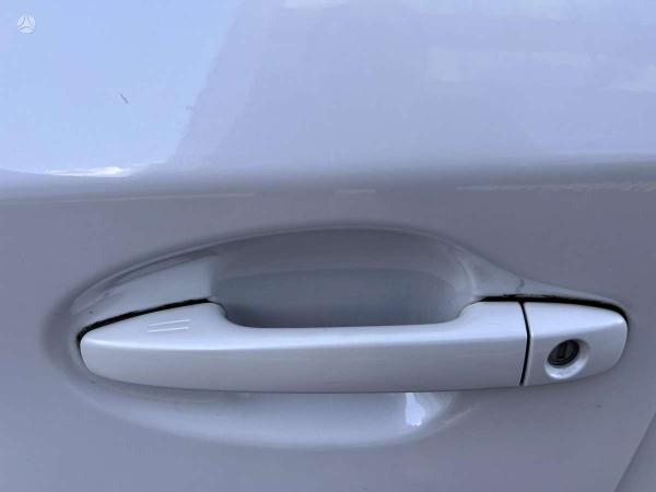 White Toyota Prius 2010 in Vilnius, with an engine capacity of 1.80 L and mileage of 289 thousand km for 4999 €, photo 9 on AUTOMOTO.COM.LV