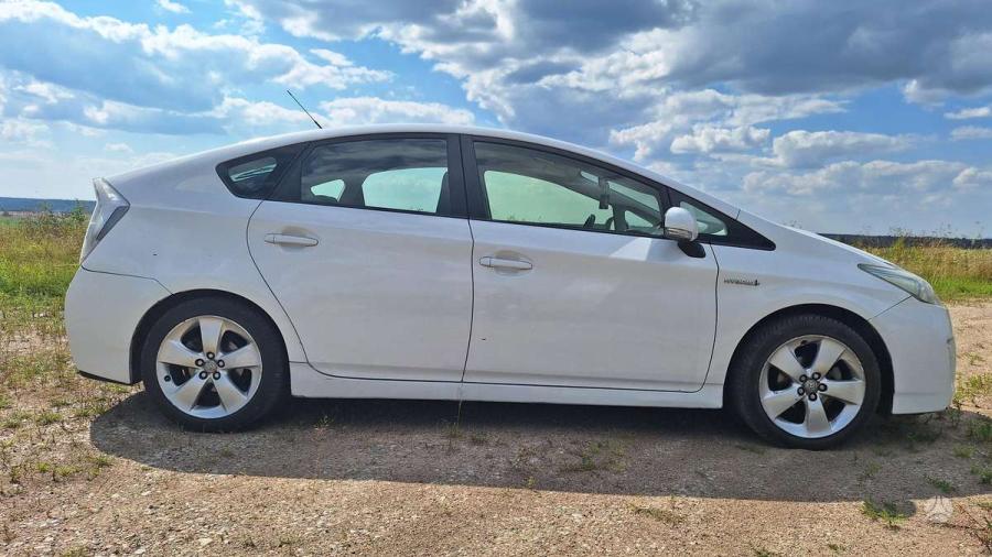 Balts Toyota Prius 2010 Viļņa, ar dzinēja tilpumu 1.80 L un nobraukumu 321 tūkst. km par 5300 €, foto 5 vietnē AUTOMOTO.COM.LV