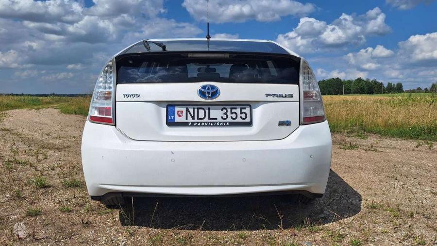 Balts Toyota Prius 2010 Viļņa, ar dzinēja tilpumu 1.80 L un nobraukumu 321 tūkst. km par 5300 €, foto 8 vietnē AUTOMOTO.COM.LV