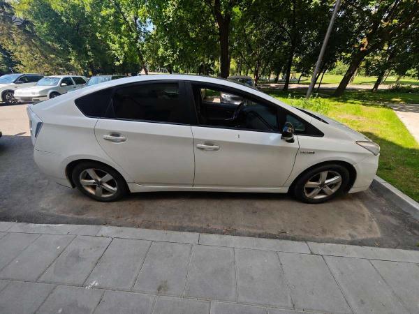 Белый Тойота Приус 2010 в Вильнюс, объемом двигателя 1.80 л и пробегом 425 тыс. км за 4000 €, фото 3 на AUTOMOTO.COM.LV