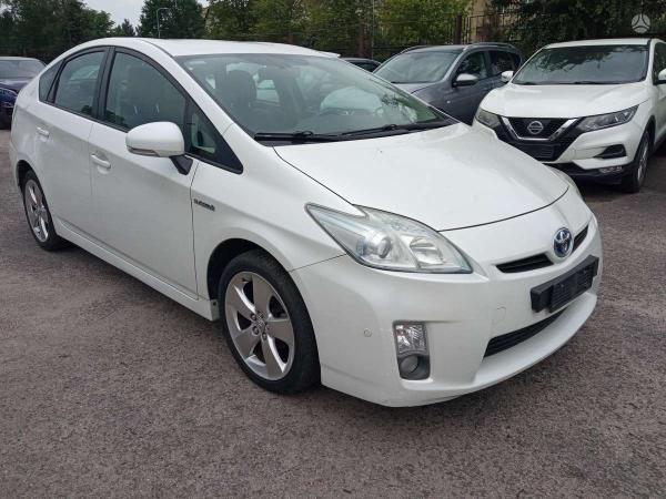 White Toyota Prius 2010 in Panevezys, with an engine capacity of 1.80 L and mileage of 251 thousand km for 5800 €, photo 7 on AUTOMOTO.COM.LV