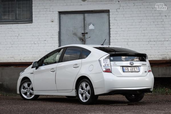 Balts Toyota Prius 2010 Utena, ar dzinēja tilpumu 1.80 L un nobraukumu 181 tūkst. km par 8950 €, foto 5 vietnē AUTOMOTO.COM.LV