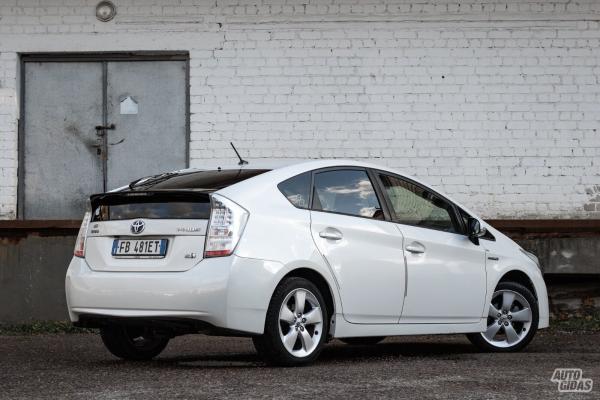 Balts Toyota Prius 2010 Utena, ar dzinēja tilpumu 1.80 L un nobraukumu 181 tūkst. km par 8950 €, foto 7 vietnē AUTOMOTO.COM.LV
