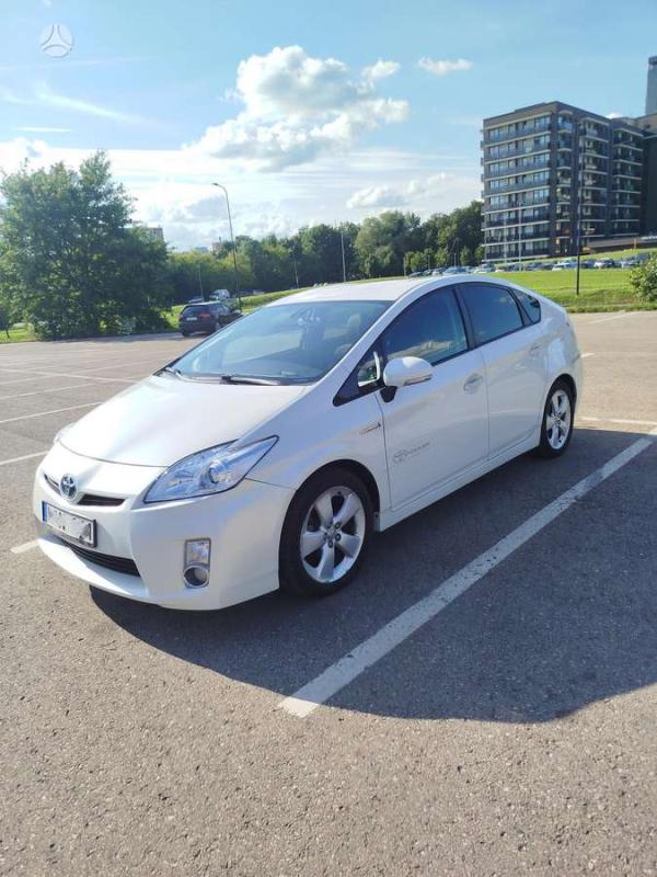 Balts Toyota Prius 2010 Viļņa, ar dzinēja tilpumu 1.80 L un nobraukumu 319 tūkst. km par 6500 €, foto 1 vietnē AUTOMOTO.COM.LV