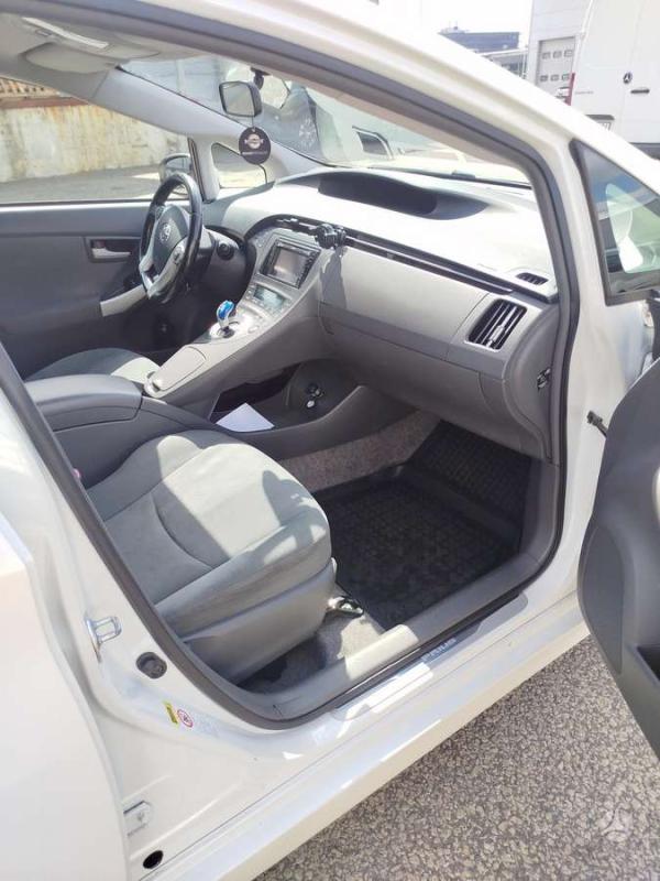 Balts Toyota Prius 2010 Viļņa, ar dzinēja tilpumu 1.80 L un nobraukumu 319 tūkst. km par 6500 €, foto 8 vietnē AUTOMOTO.COM.LV