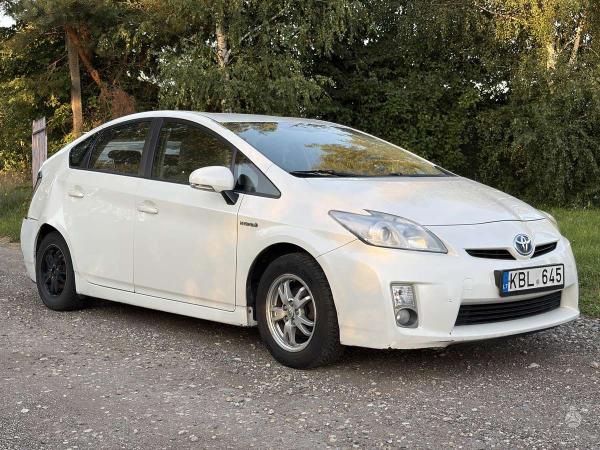 Balts Toyota Prius 2010 Ukmergė, ar dzinēja tilpumu 1.80 L un nobraukumu 420 tūkst. km par 2700 €, foto 1 vietnē AUTOMOTO.COM.LV
