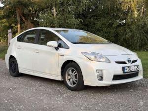 White Toyota Prius 2010 in Ukmerge, with an engine capacity of 1.80 L and mileage of 420 thousand km for 2700 €, photo  on AUTOMOTO.COM.LV