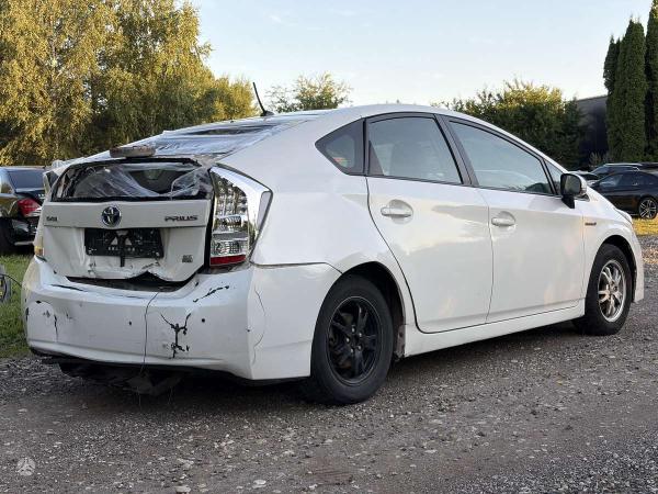 Balts Toyota Prius 2010 Ukmergė, ar dzinēja tilpumu 1.80 L un nobraukumu 420 tūkst. km par 2700 €, foto 5 vietnē AUTOMOTO.COM.LV