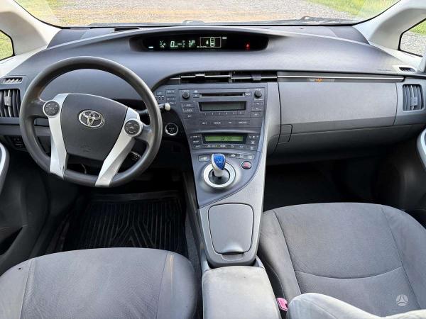 Balts Toyota Prius 2010 Ukmergė, ar dzinēja tilpumu 1.80 L un nobraukumu 420 tūkst. km par 2700 €, foto 9 vietnē AUTOMOTO.COM.LV
