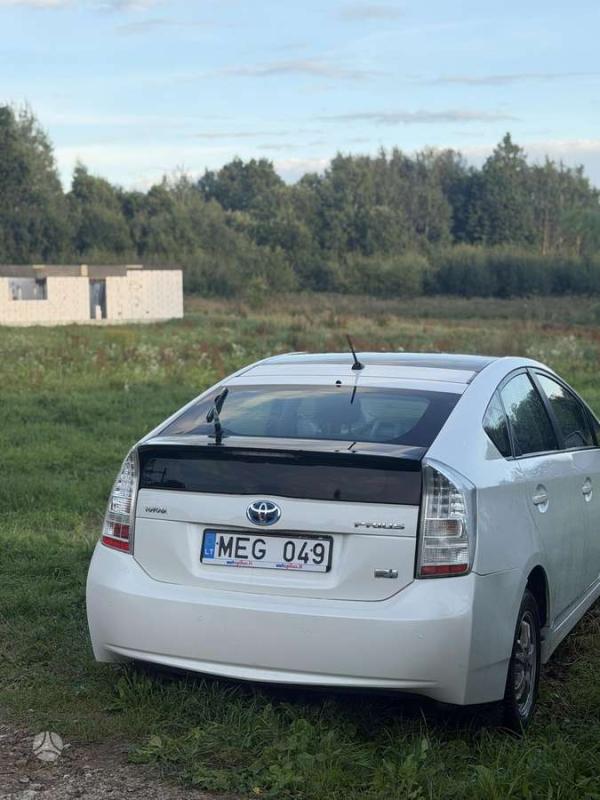 Balts Toyota Prius 2010 Viļņa, ar dzinēja tilpumu 0.00 L un nobraukumu 340 tūkst. km par 2850 €, foto 1 vietnē AUTOMOTO.COM.LV