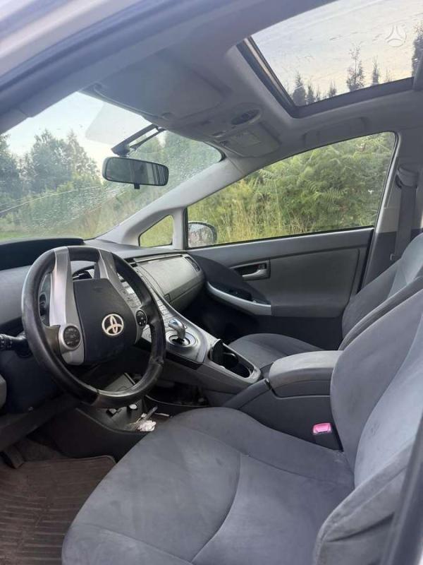 Balts Toyota Prius 2010 Viļņa, ar dzinēja tilpumu 0.00 L un nobraukumu 340 tūkst. km par 2850 €, foto 4 vietnē AUTOMOTO.COM.LV