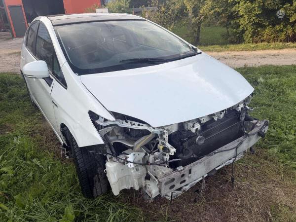 Balts Toyota Prius 2010 Viļņa, ar dzinēja tilpumu 0.00 L un nobraukumu 340 tūkst. km par 2850 €, foto 6 vietnē AUTOMOTO.COM.LV
