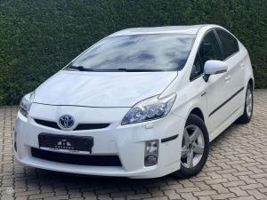 White Toyota Prius 2010 in Ukmerge, with an engine capacity of 1.80 L and mileage of 300 thousand km for 5450 €, photo  on AUTOMOTO.COM.LV