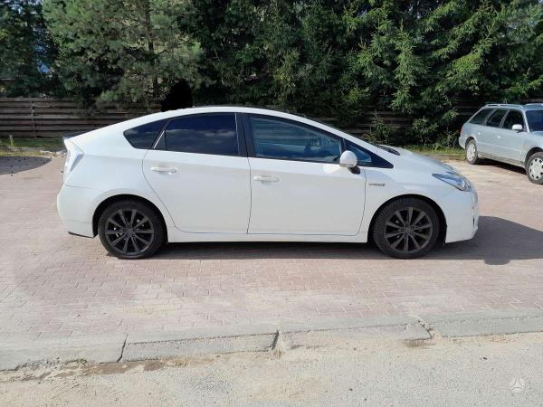 Balts Toyota Prius 2010 Viļņa, ar dzinēja tilpumu 1.80 L un nobraukumu 320 tūkst. km par 5790 €, foto 7 vietnē AUTOMOTO.COM.LV