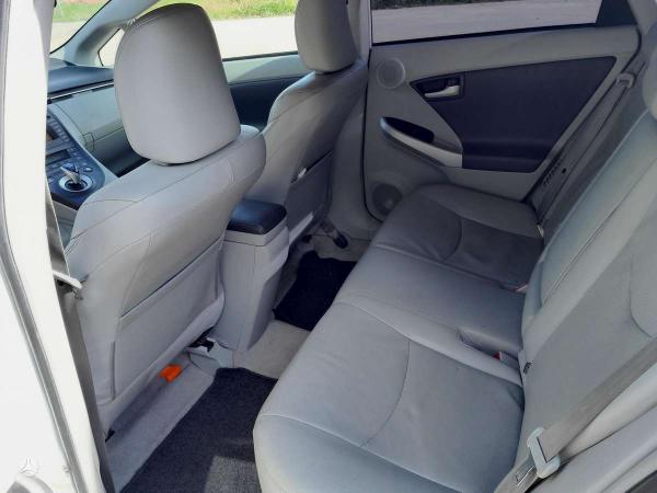 Balts Toyota Prius 2010 Viļņa, ar dzinēja tilpumu 1.80 L un nobraukumu 320 tūkst. km par 5790 €, foto 11 vietnē AUTOMOTO.COM.LV
