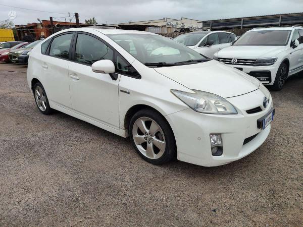 Balts Toyota Prius 2010 Panevēža, ar dzinēja tilpumu 1.80 L un nobraukumu 251 tūkst. km par 6000 €, foto 3 vietnē AUTOMOTO.COM.LV