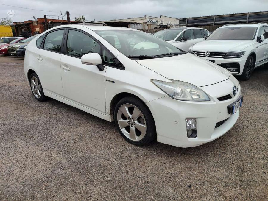 Balts Toyota Prius 2010 Panevēža, ar dzinēja tilpumu 1.80 L un nobraukumu 251 tūkst. km par 6000 €, foto 3 vietnē AUTOMOTO.COM.LV