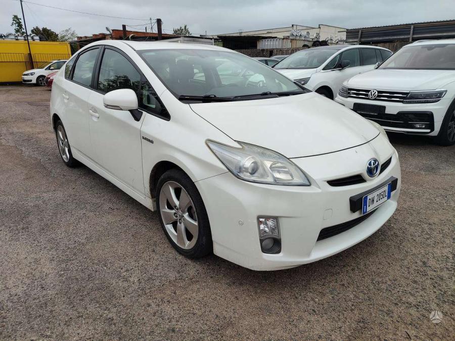 Balts Toyota Prius 2010 Panevēža, ar dzinēja tilpumu 1.80 L un nobraukumu 251 tūkst. km par 6000 €, foto 4 vietnē AUTOMOTO.COM.LV