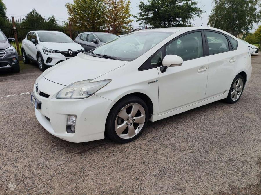 Balts Toyota Prius 2010 Panevēža, ar dzinēja tilpumu 1.80 L un nobraukumu 251 tūkst. km par 6000 €, foto 9 vietnē AUTOMOTO.COM.LV