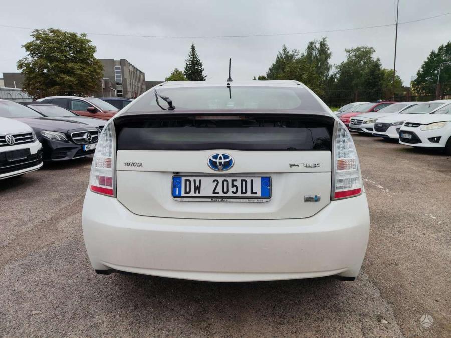Balts Toyota Prius 2010 Panevēža, ar dzinēja tilpumu 1.80 L un nobraukumu 251 tūkst. km par 6000 €, foto 14 vietnē AUTOMOTO.COM.LV