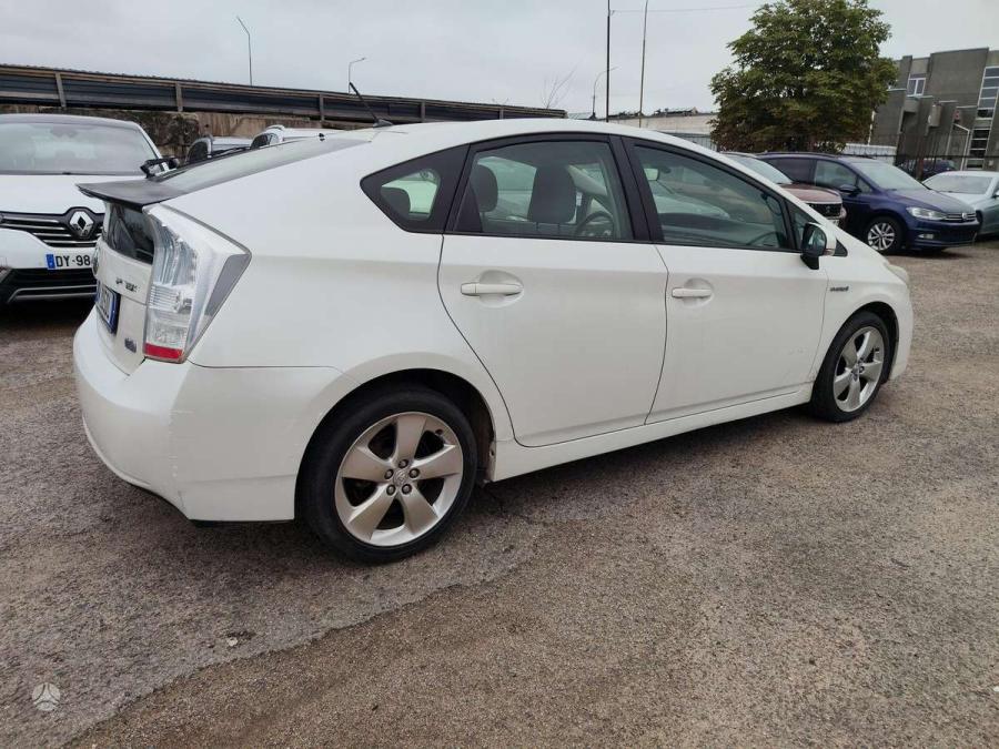 Balts Toyota Prius 2010 Panevēža, ar dzinēja tilpumu 1.80 L un nobraukumu 251 tūkst. km par 6000 €, foto 17 vietnē AUTOMOTO.COM.LV