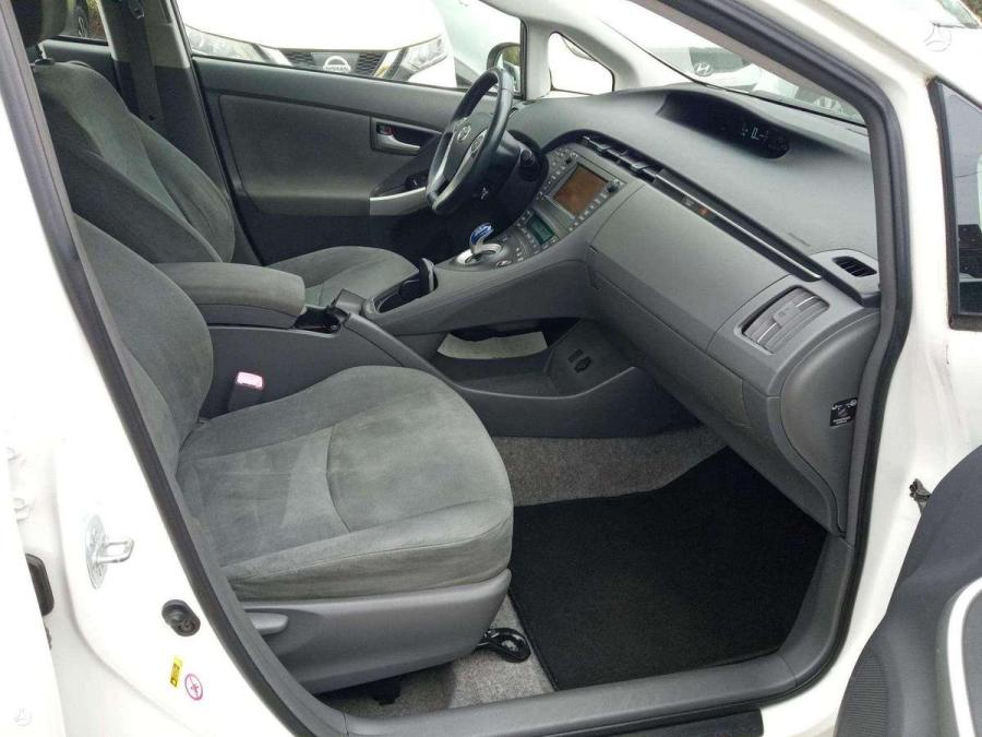 Balts Toyota Prius 2010 Panevēža, ar dzinēja tilpumu 1.80 L un nobraukumu 251 tūkst. km par 6000 €, foto 18 vietnē AUTOMOTO.COM.LV