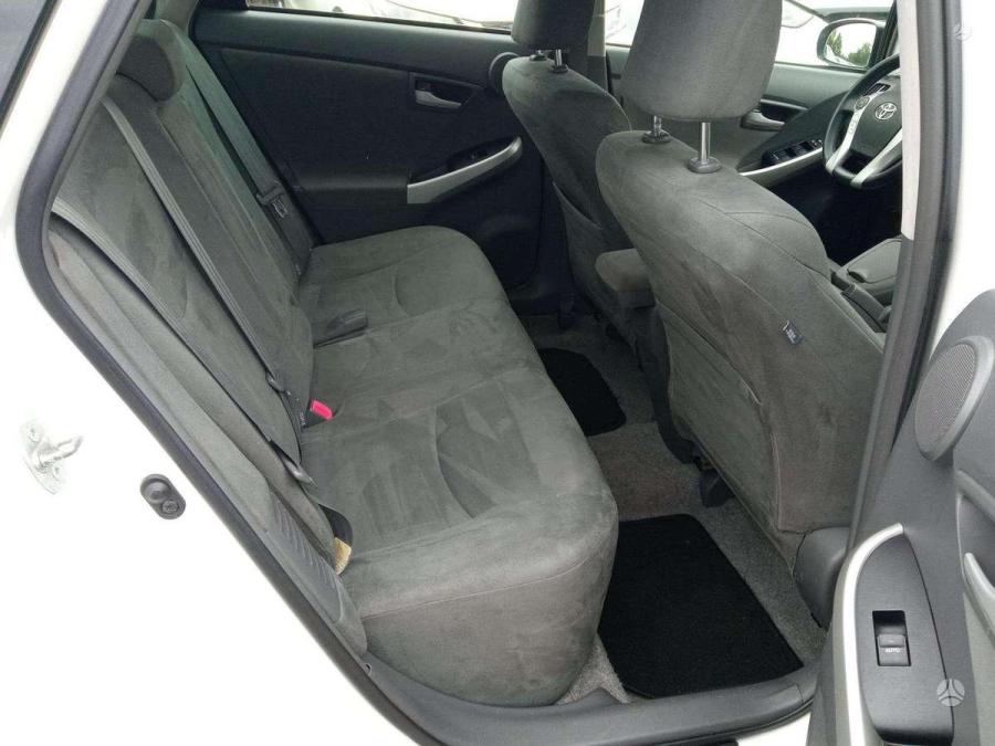 Balts Toyota Prius 2010 Panevēža, ar dzinēja tilpumu 1.80 L un nobraukumu 251 tūkst. km par 6000 €, foto 19 vietnē AUTOMOTO.COM.LV