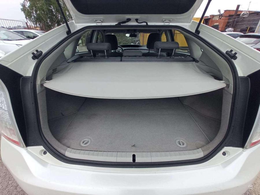 Balts Toyota Prius 2010 Panevēža, ar dzinēja tilpumu 1.80 L un nobraukumu 251 tūkst. km par 6000 €, foto 22 vietnē AUTOMOTO.COM.LV