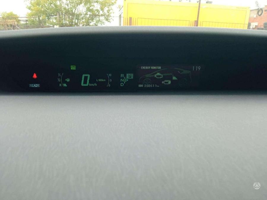 Balts Toyota Prius 2010 Panevēža, ar dzinēja tilpumu 1.80 L un nobraukumu 251 tūkst. km par 6000 €, foto 30 vietnē AUTOMOTO.COM.LV