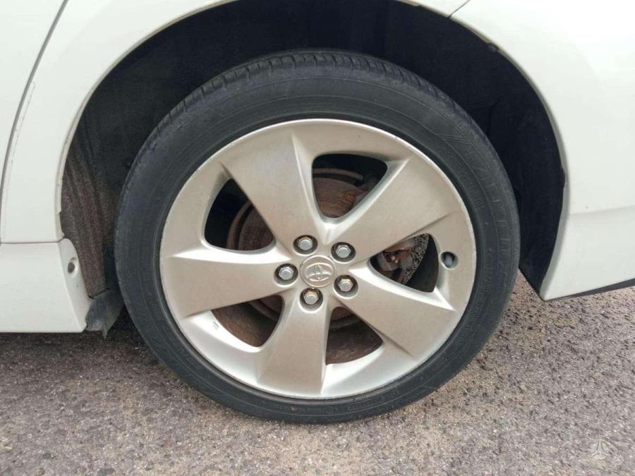 Balts Toyota Prius 2010 Panevēža, ar dzinēja tilpumu 1.80 L un nobraukumu 251 tūkst. km par 6000 €, foto 36 vietnē AUTOMOTO.COM.LV