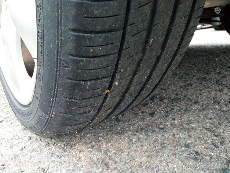Balts Toyota Prius 2010 Panevēža, ar dzinēja tilpumu 1.80 L un nobraukumu 251 tūkst. km par 6000 €, foto 37 vietnē AUTOMOTO.COM.LV