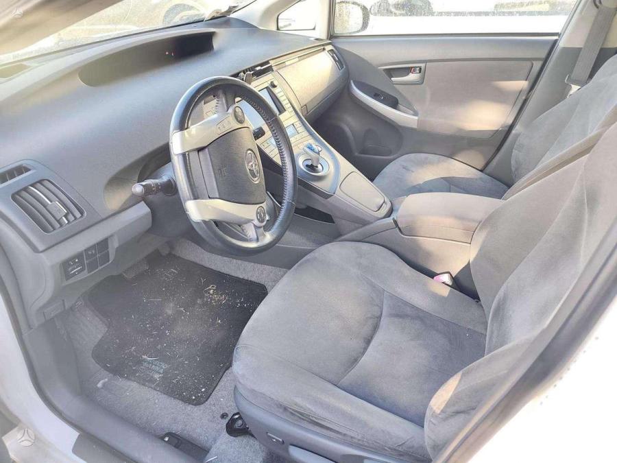 Balts Toyota Prius 2010 Panevēža, ar dzinēja tilpumu 1.80 L un nobraukumu 251 tūkst. km par 6000 €, foto 44 vietnē AUTOMOTO.COM.LV