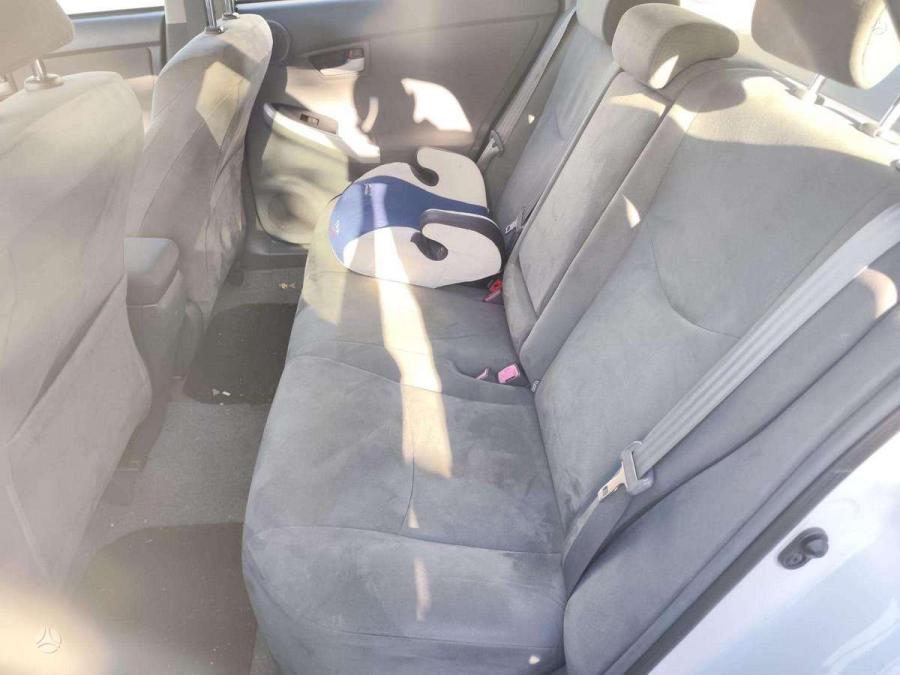 Balts Toyota Prius 2010 Panevēža, ar dzinēja tilpumu 1.80 L un nobraukumu 251 tūkst. km par 6000 €, foto 45 vietnē AUTOMOTO.COM.LV