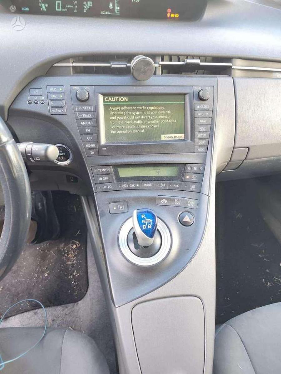 Balts Toyota Prius 2010 Panevēža, ar dzinēja tilpumu 1.80 L un nobraukumu 251 tūkst. km par 6000 €, foto 46 vietnē AUTOMOTO.COM.LV