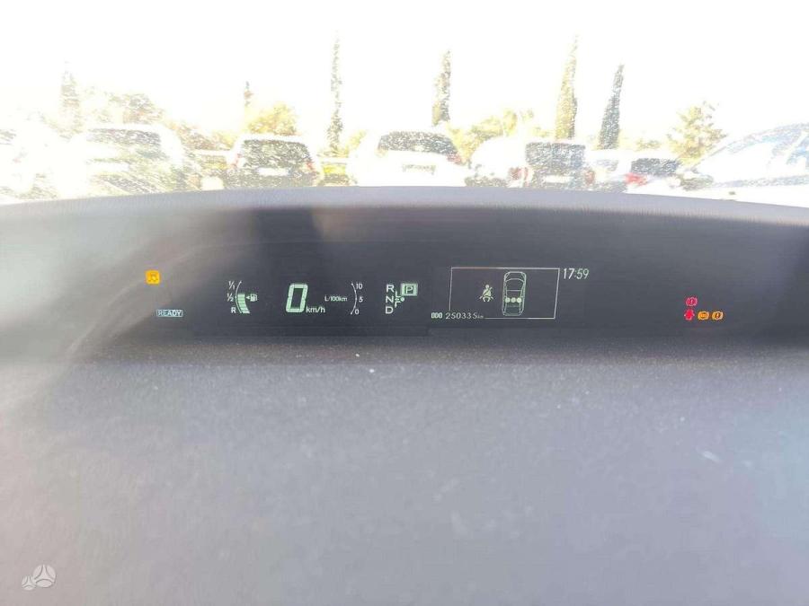 Balts Toyota Prius 2010 Panevēža, ar dzinēja tilpumu 1.80 L un nobraukumu 251 tūkst. km par 6000 €, foto 47 vietnē AUTOMOTO.COM.LV