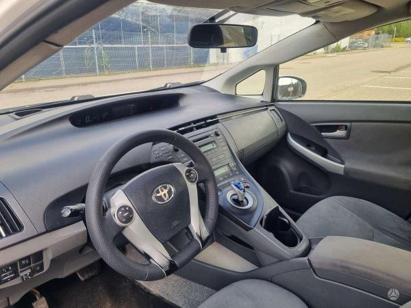 Balts Toyota Prius 2010 Viļņa, ar dzinēja tilpumu 1.80 L un nobraukumu 326 tūkst. km par 4700 €, foto 6 vietnē AUTOMOTO.COM.LV