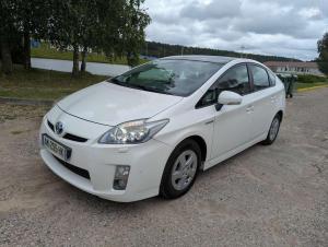 Balts Toyota Prius 2010 Viļņa, ar dzinēja tilpumu 1.80 L un nobraukumu 226 tūkst. km par 6700 €, foto  vietnē AUTOMOTO.COM.LV