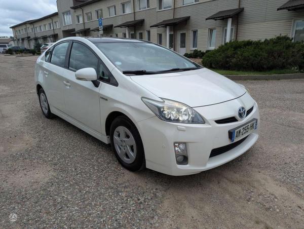 Balts Toyota Prius 2010 Viļņa, ar dzinēja tilpumu 1.80 L un nobraukumu 226 tūkst. km par 6700 €, foto 3 vietnē AUTOMOTO.COM.LV