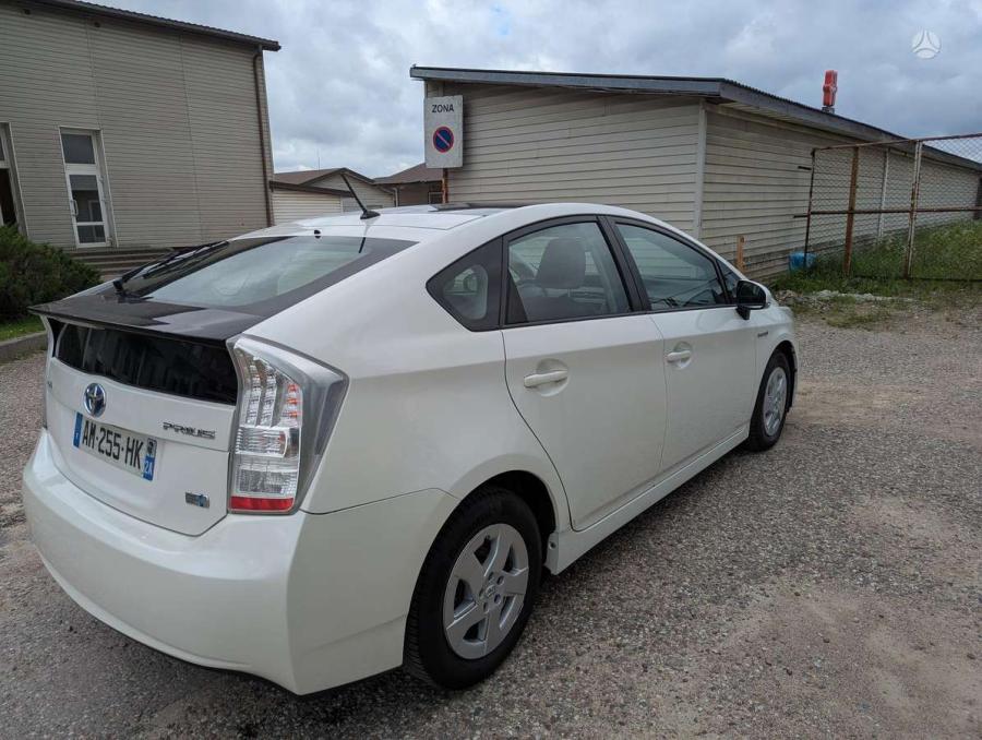 Balts Toyota Prius 2010 Viļņa, ar dzinēja tilpumu 1.80 L un nobraukumu 226 tūkst. km par 6700 €, foto 4 vietnē AUTOMOTO.COM.LV