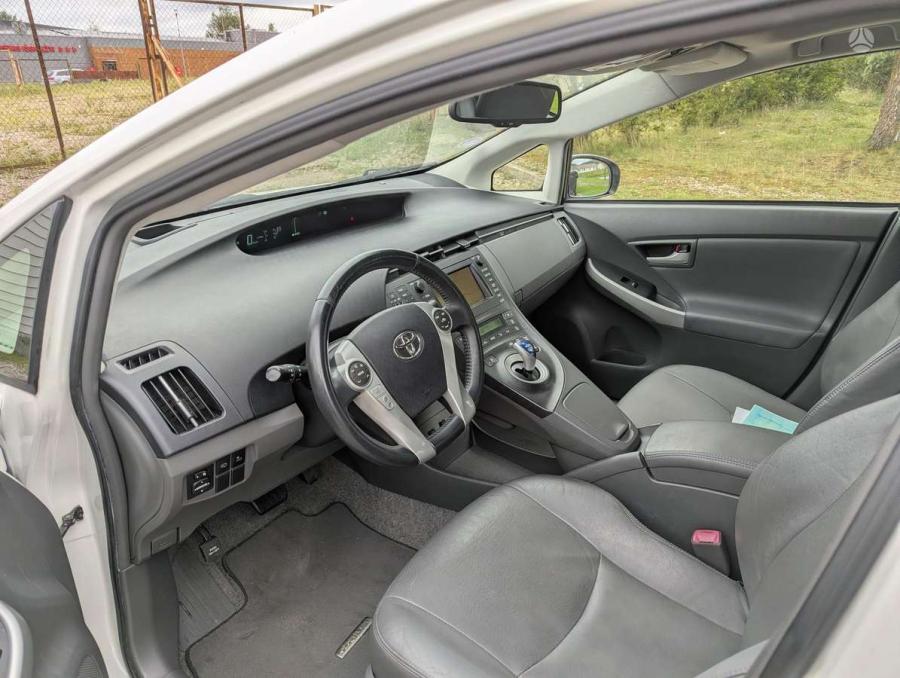 Balts Toyota Prius 2010 Viļņa, ar dzinēja tilpumu 1.80 L un nobraukumu 226 tūkst. km par 6700 €, foto 9 vietnē AUTOMOTO.COM.LV