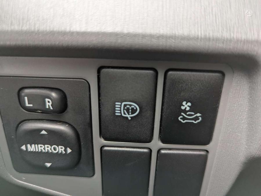 Balts Toyota Prius 2010 Viļņa, ar dzinēja tilpumu 1.80 L un nobraukumu 226 tūkst. km par 6700 €, foto 13 vietnē AUTOMOTO.COM.LV