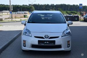White Toyota Prius 2010 in Vilnius, with an engine capacity of 1.80 L and mileage of 205 thousand km for 8000 €, photo 3 on AUTOMOTO.COM.LV