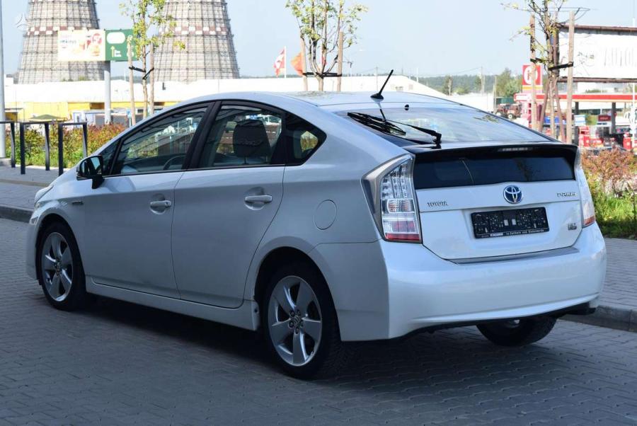 White Toyota Prius 2010 in Vilnius, with an engine capacity of 1.80 L and mileage of 205 thousand km for 8000 €, photo 7 on AUTOMOTO.COM.LV