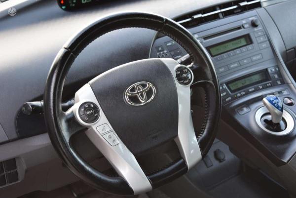 Тойота Приус 2010 в Вильнюс на AUTOMOTO.COM.LV Белый Тойота Приус 2010 в Вильнюс, объемом двигателя 1.80 л и пробегом 205 тыс. км за 8000 €, фото 11 на AUTOMOTO.COM.LV