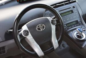 White Toyota Prius 2010 in Vilnius, with an engine capacity of 1.80 L and mileage of 205 thousand km for 8000 €, photo 11 on AUTOMOTO.COM.LV